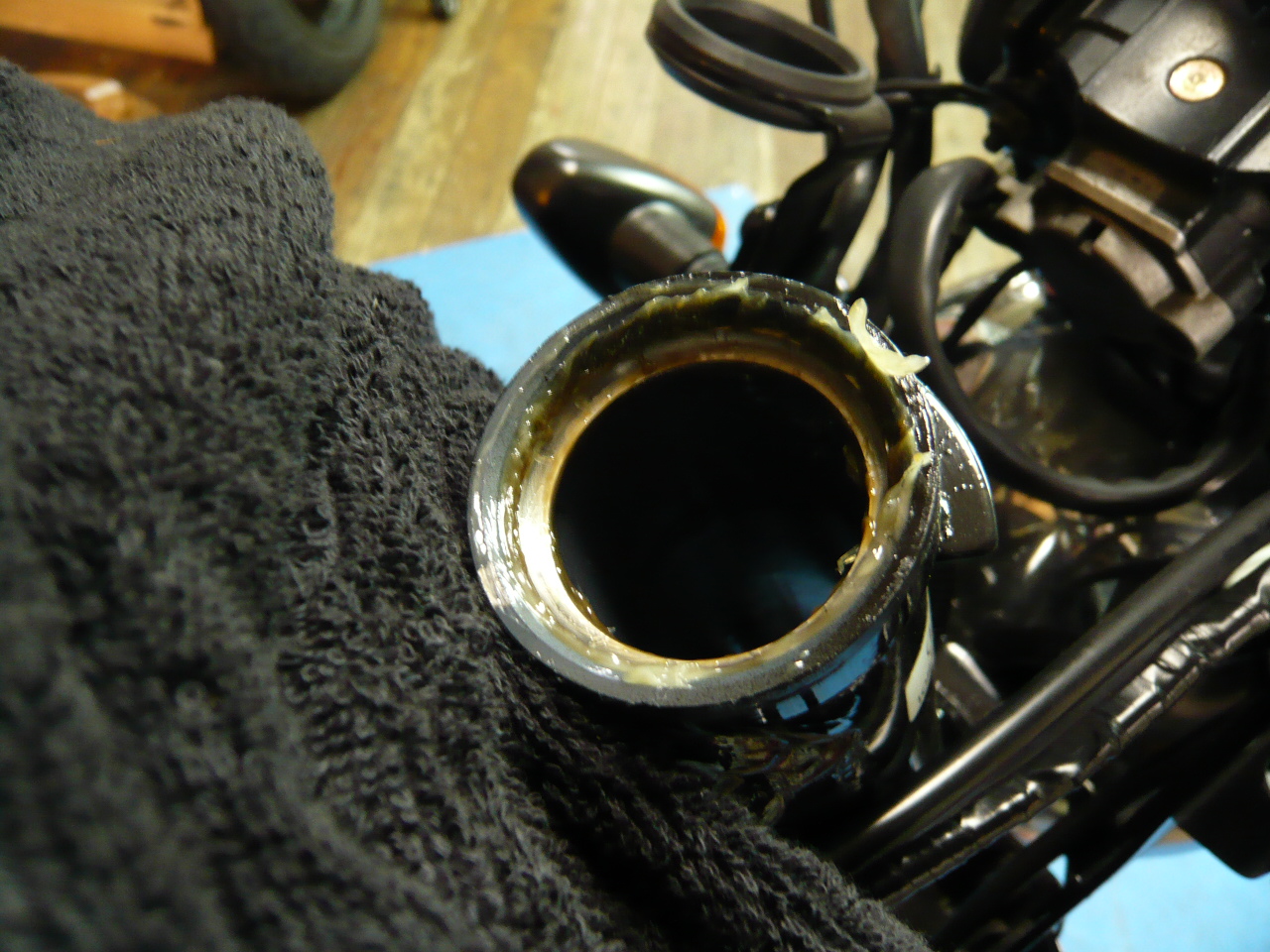 バンディット1200ステアリングステムOHの巻き | decoboco