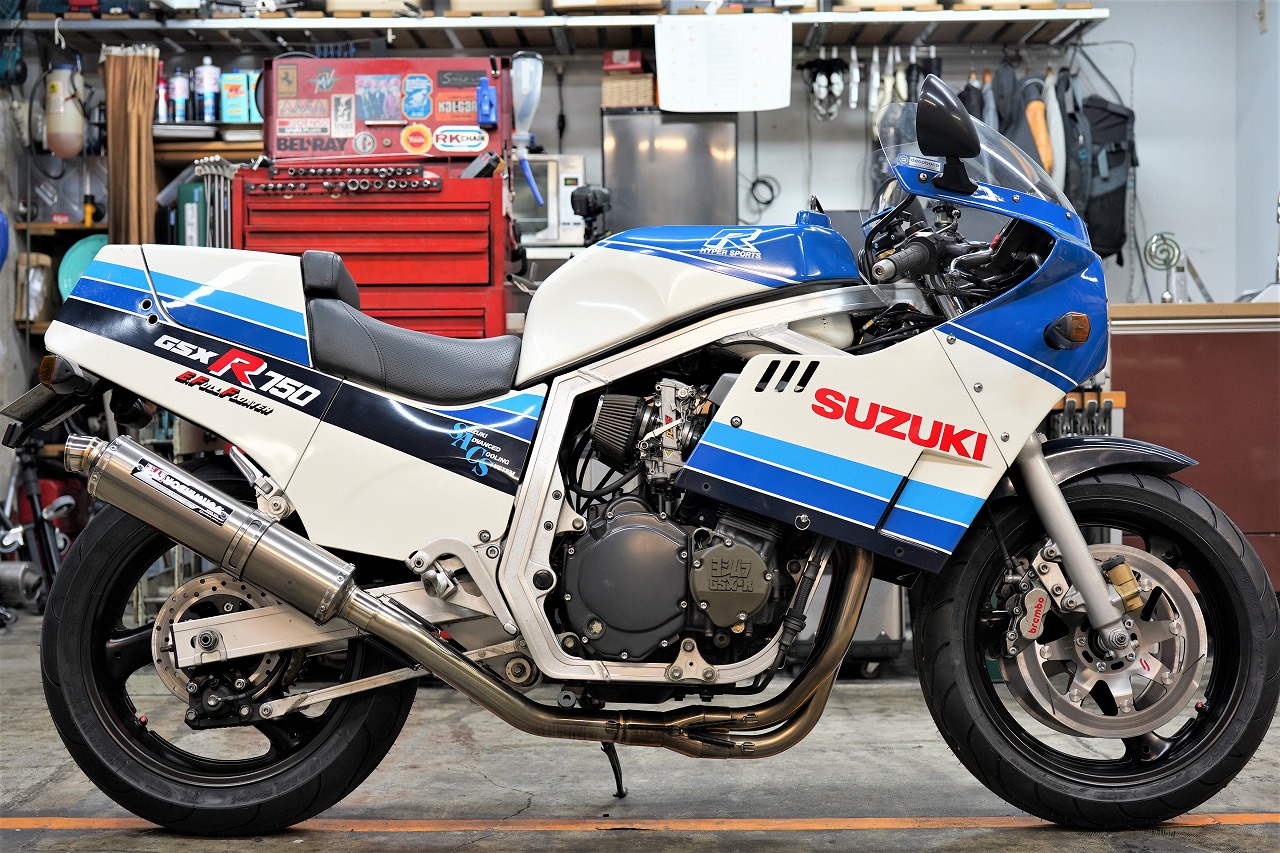 GSX-R750初期 GR71。フロント3.5-17 リア4.5-17で17インチ化します。 | decoboco