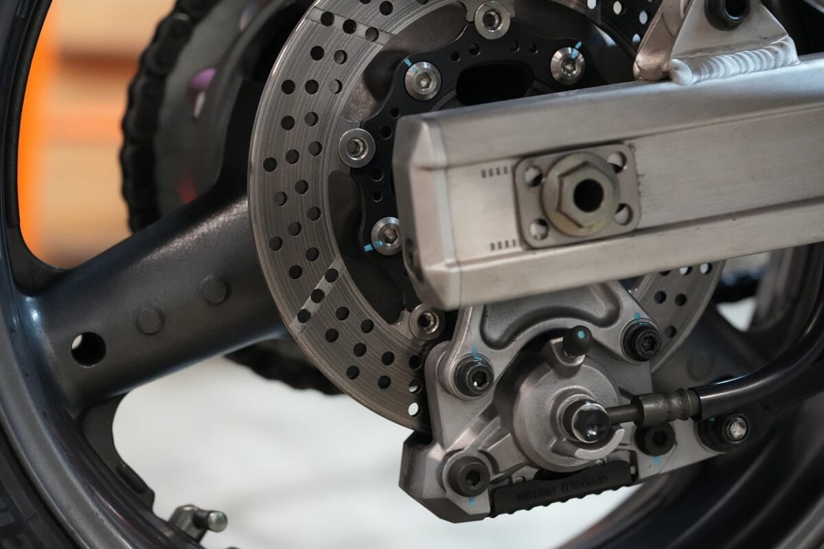 毎朝8時【Thoughts】バイク。スズキ油冷エンジン魅惑のポイントを伝えたい？ | decoboco