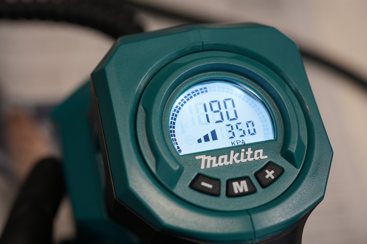 チューブレスタイヤのビード上がる？マキタ MAKITA 充電式空気入れMP181D 【Thoughts】バイク。 | decoboco