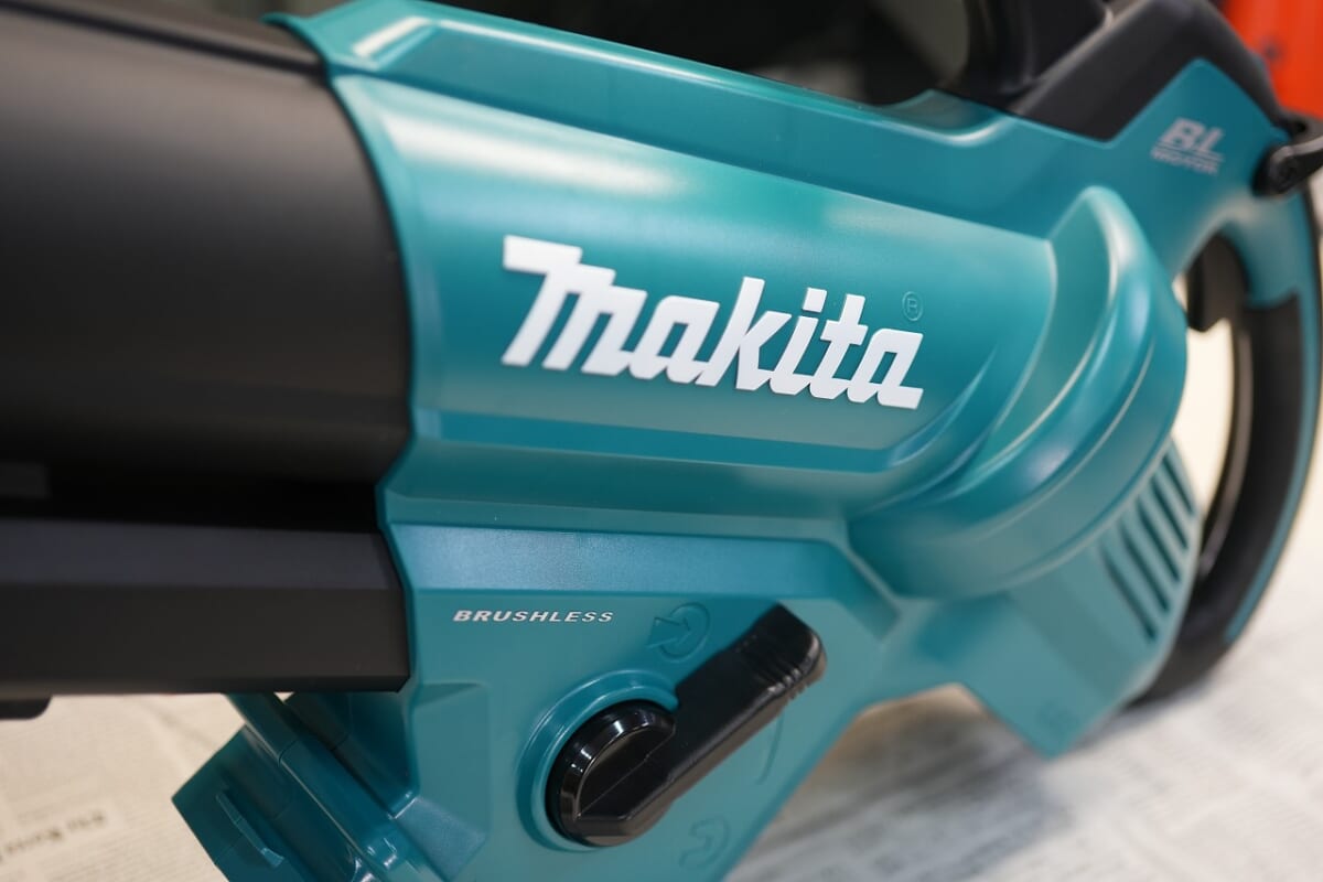 マキタ史上一番感動した。充電式ブロワ集じん機MUB187D 半端ない実力。すぐに買った方が良いレベル。【Thoughts】バイク。 | decoboco