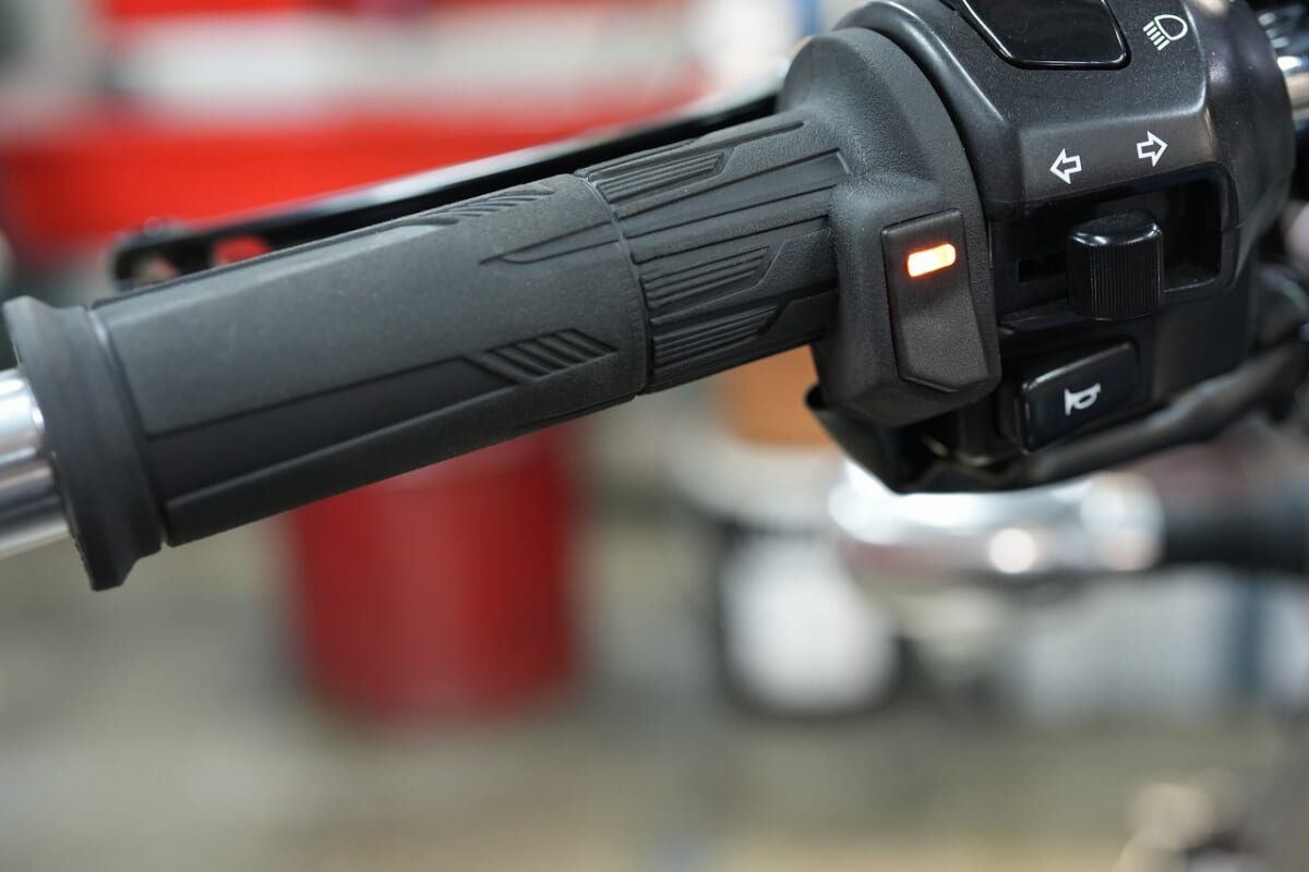 アマゾンタイムセール？キジマ (kijima) バイク バイクパーツ グリップヒーター GH10 スイッチ一体式タイプ 標準 120mm 304-8214 | decoboco