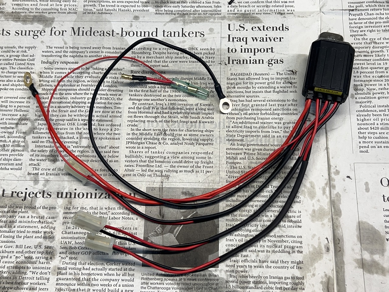 「バイク」配線焼きそばを回避する「電源取出」デイトナ三男。D-UNIT WR「超小型・防水」が便利？ | decoboco