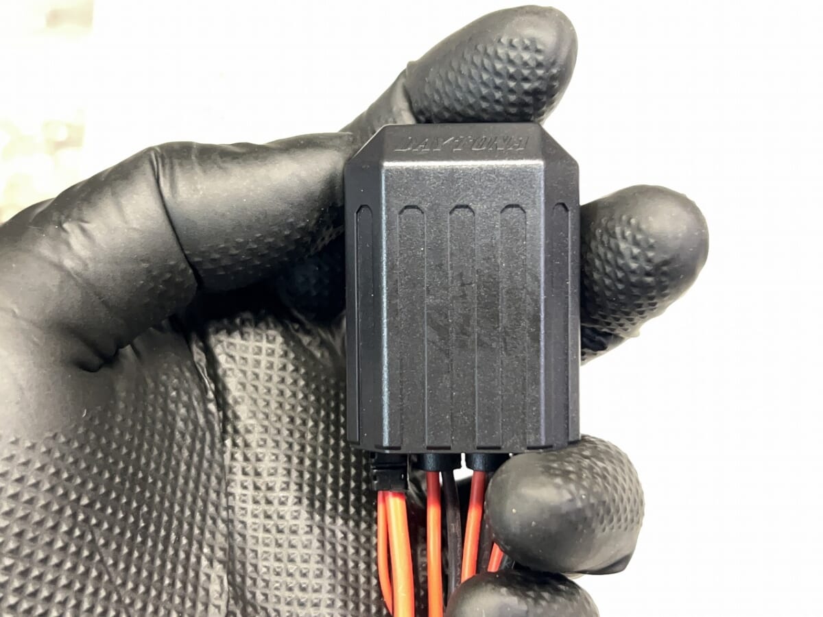 「バイク」配線焼きそばを回避する「電源取出」デイトナ三男。D-UNIT WR「超小型・防水」が便利？ | decoboco