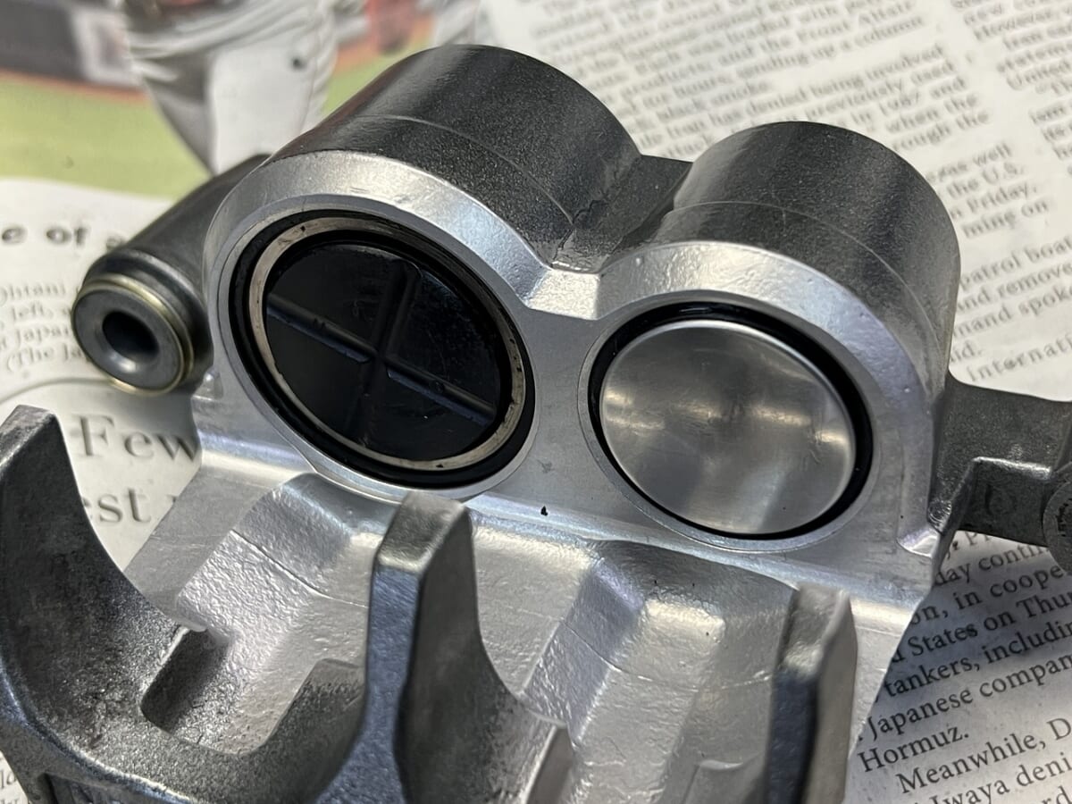 ZEPHYR550/400 ゼファー550/400 キャリパーOH。アルミピストン化（中途半端に） | decoboco