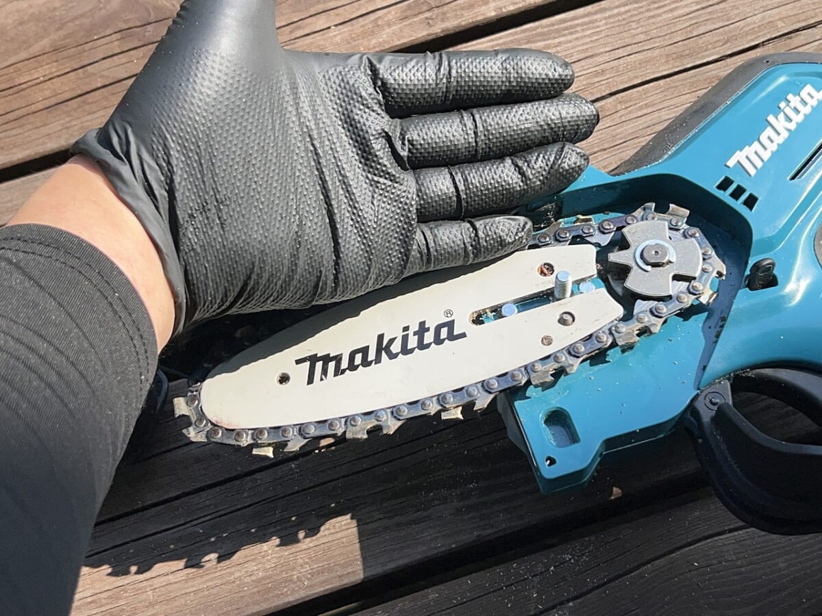 なかなか良さが伝わらない？小型・切れ味「絶賛」木を切る。マキタMUC101DZ | decoboco