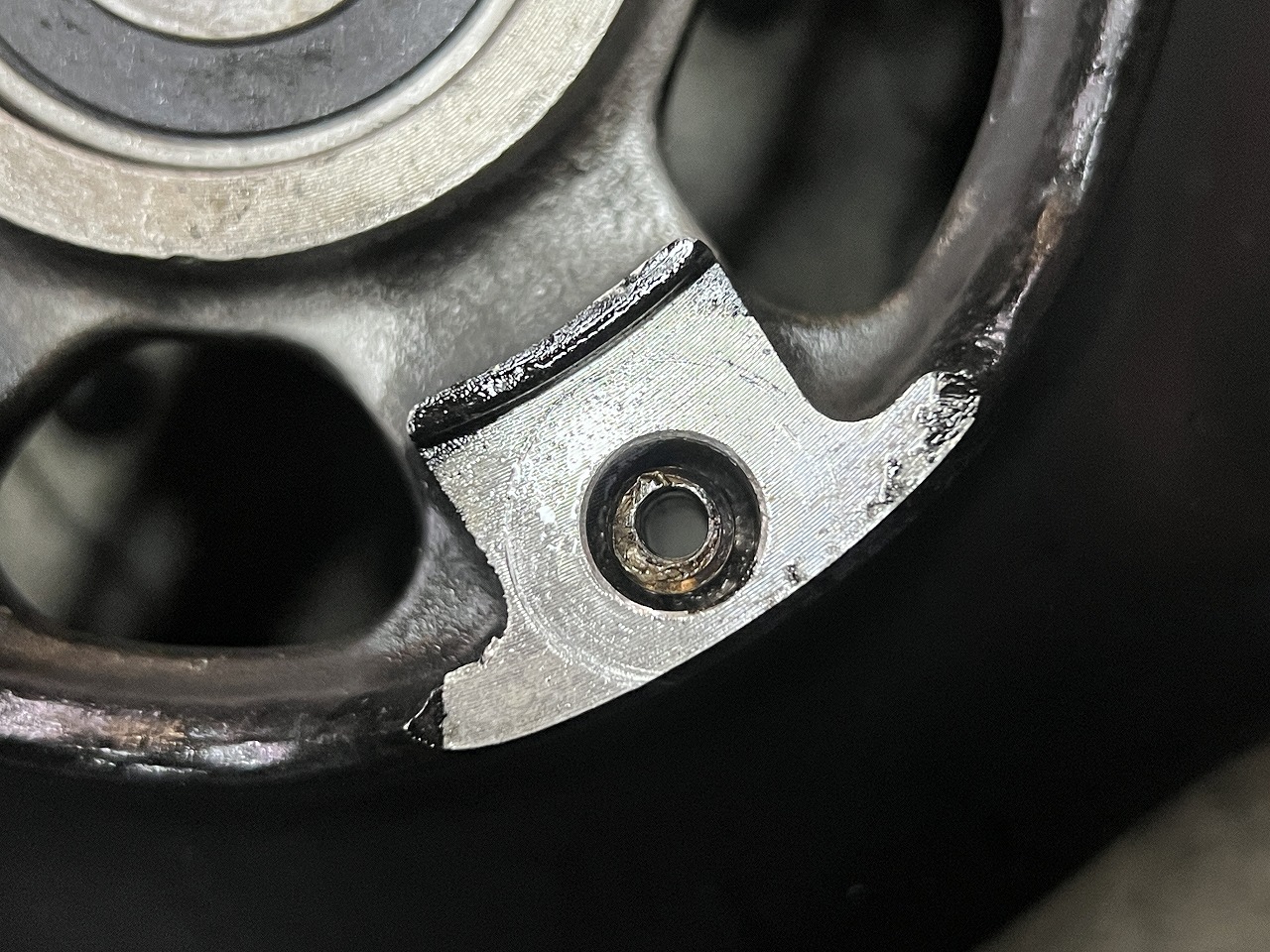 折れたボルトには「角型エキストラクター」が最強。逆タップで失敗しないための最終兵器 | decoboco