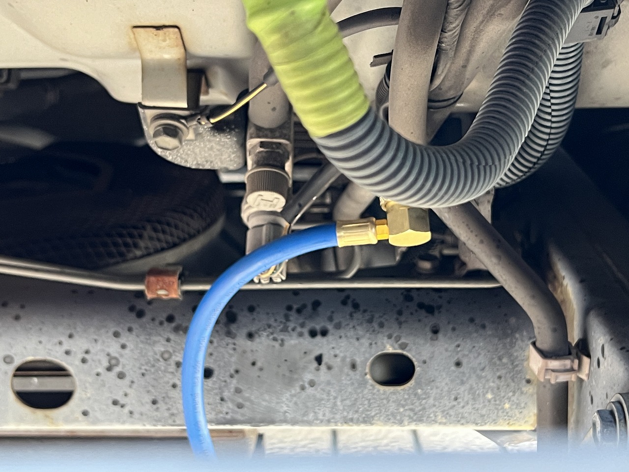 「爆冷化」タウンエーストラックKM70 エアコンガスがゼロでした。。。ニューテックNC-200も添加。 | decoboco