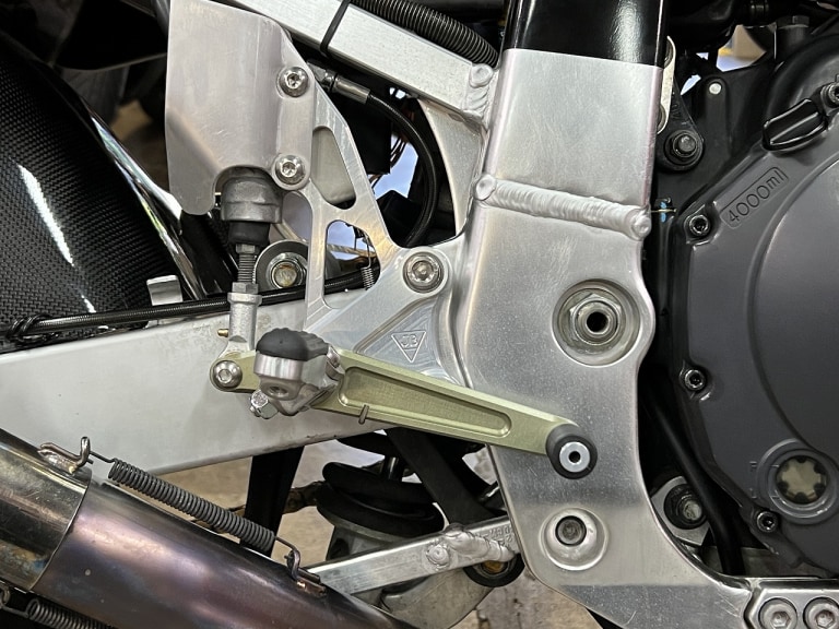 油冷GSX-R1100K/L 89-90「秘密のパーツリスト？」 まだ！今手に入るアフターや純正を網羅 | decoboco