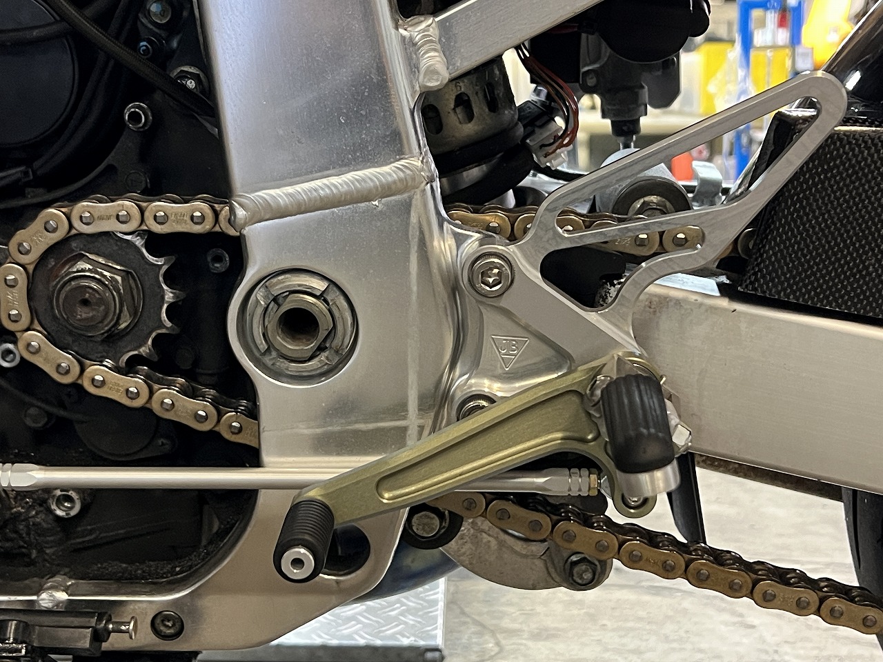 油冷GSX-R1100K/L 89-90「秘密のパーツリスト？」 まだ！今手に入るアフターや純正を網羅 | decoboco