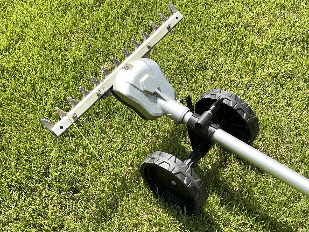 THE「押すだけ草刈機」今年も登場？マキタ グランドトリマアタッチメント A-76146 | decoboco