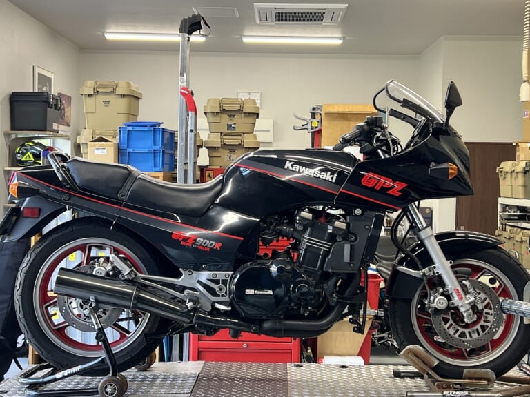 懐かしい16インチ忍者がじわじわ？キテル・・・GPZ900R冷却ホース/チタンウォーターパイプキット交換などなど | decoboco