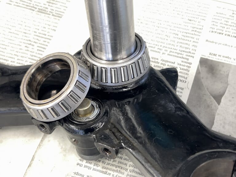KZ900のハンドリング劇的改善。ステムベアリング注油調整＆フォークオイル交換 | decoboco